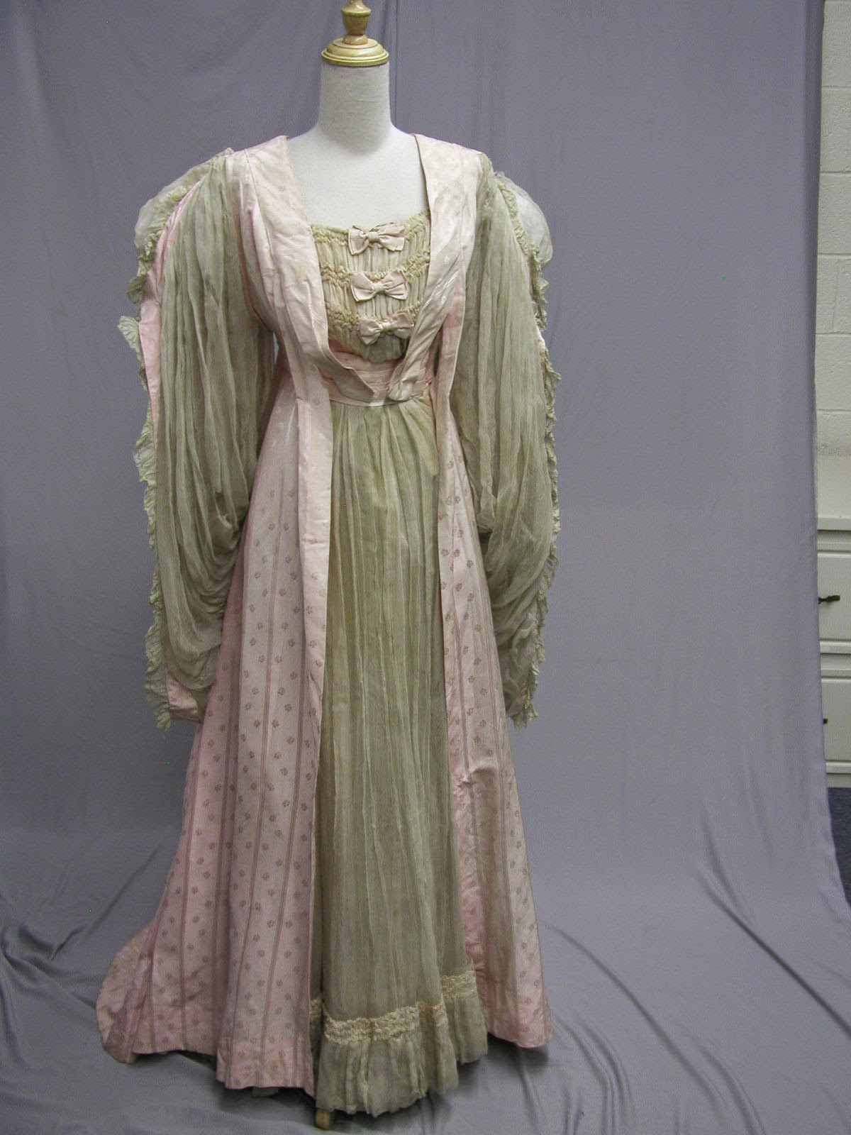 All The Pretty Dresses: Edwardian Tea Gown