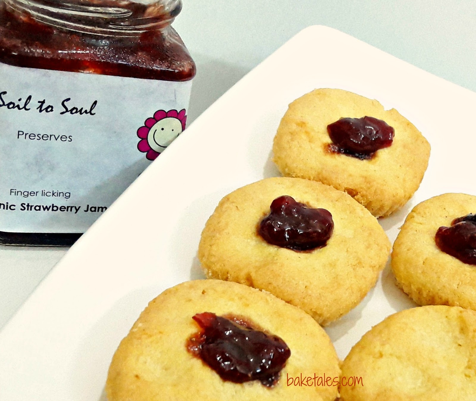 Sablés with strawberry preserve | Bake Tales