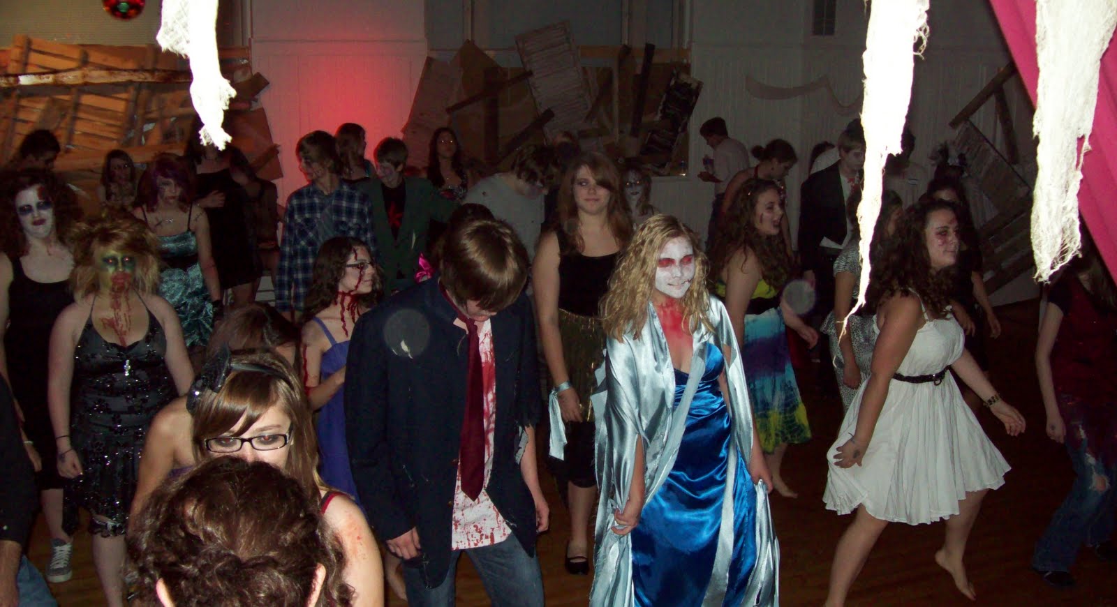 Zombie Club: Zombie Prom