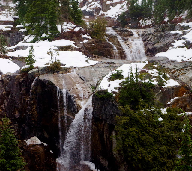 Pacific Northwest Seasons: Waterfall Hikes in the Pacific Northwest