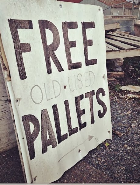 ~thrifty thursday~{how to make pallet picture frames} - My Sweet Savannah