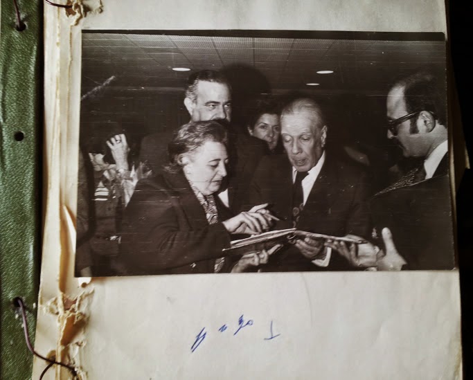 Borges todo el año: Jorge Luis Borges firma en la Feria del Libro de Bs ...