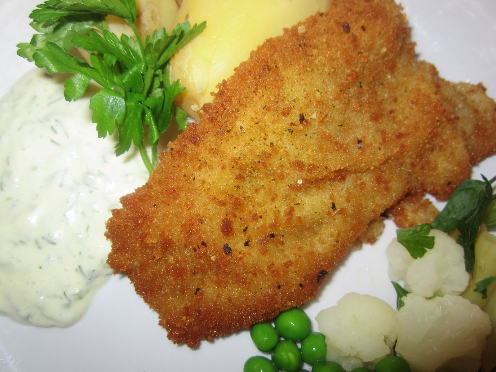 Skövdes skolmatsblogg-Eriksdalskolan: Panerad sejfilé med gurk- limesås