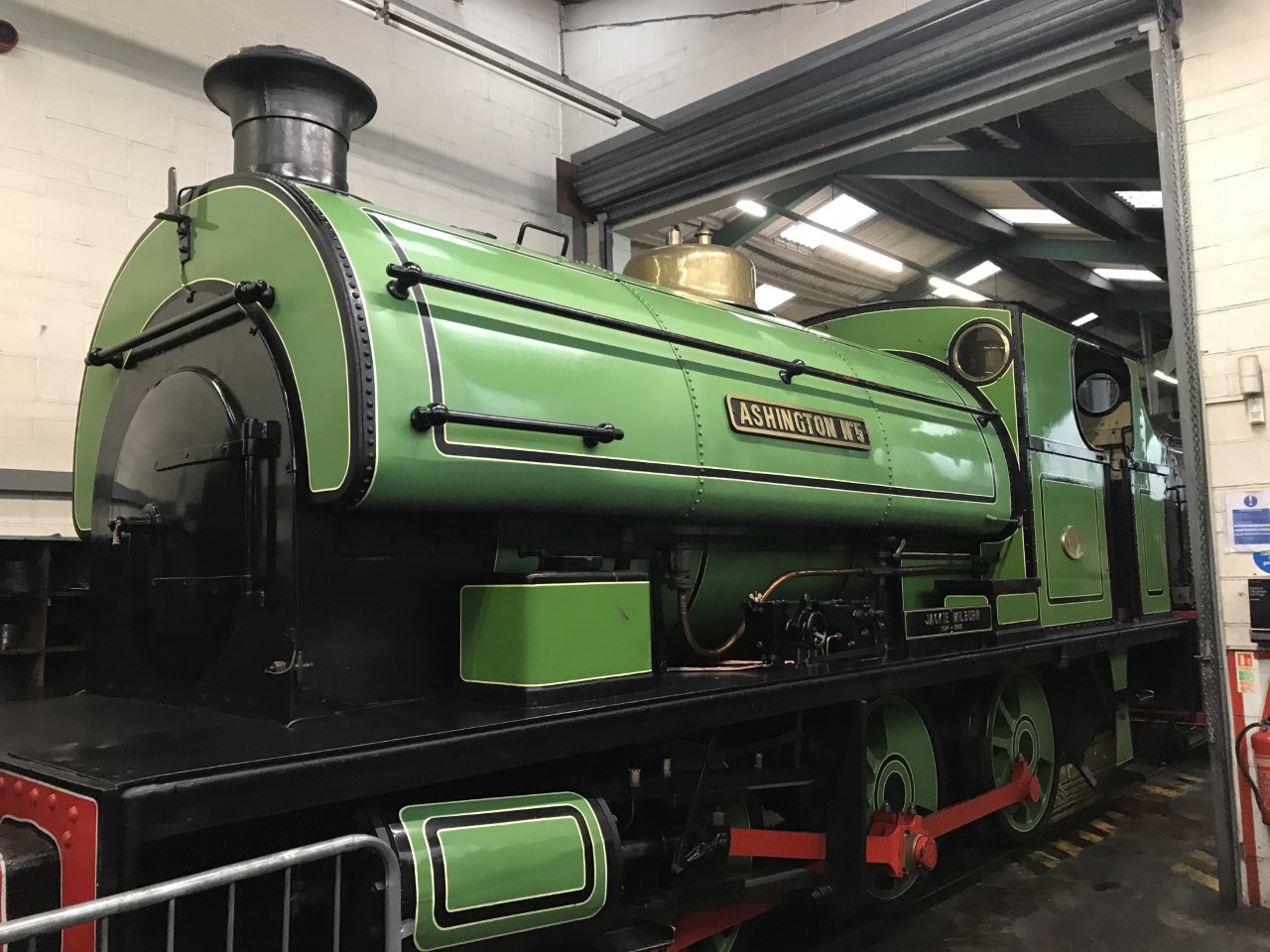 North Tyneside Steam Railway: Decorating Ashington No.5