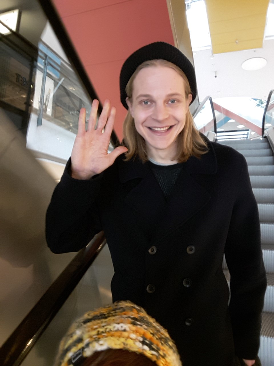 Teatterikärpäsen puraisuja : Haastattelussa Olli Riipinen