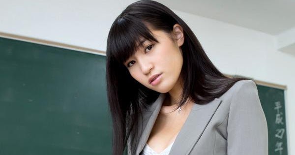 Gara-Gara Tersesat Di Hutan Eh Dapat Memek Bu Guru - Naskah 18+