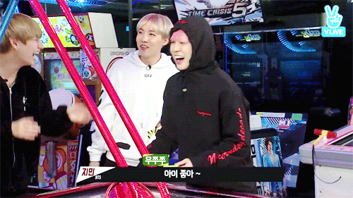 더쿠 - 방탄소년단 공격력 0과 방어력 0의 대결.gif