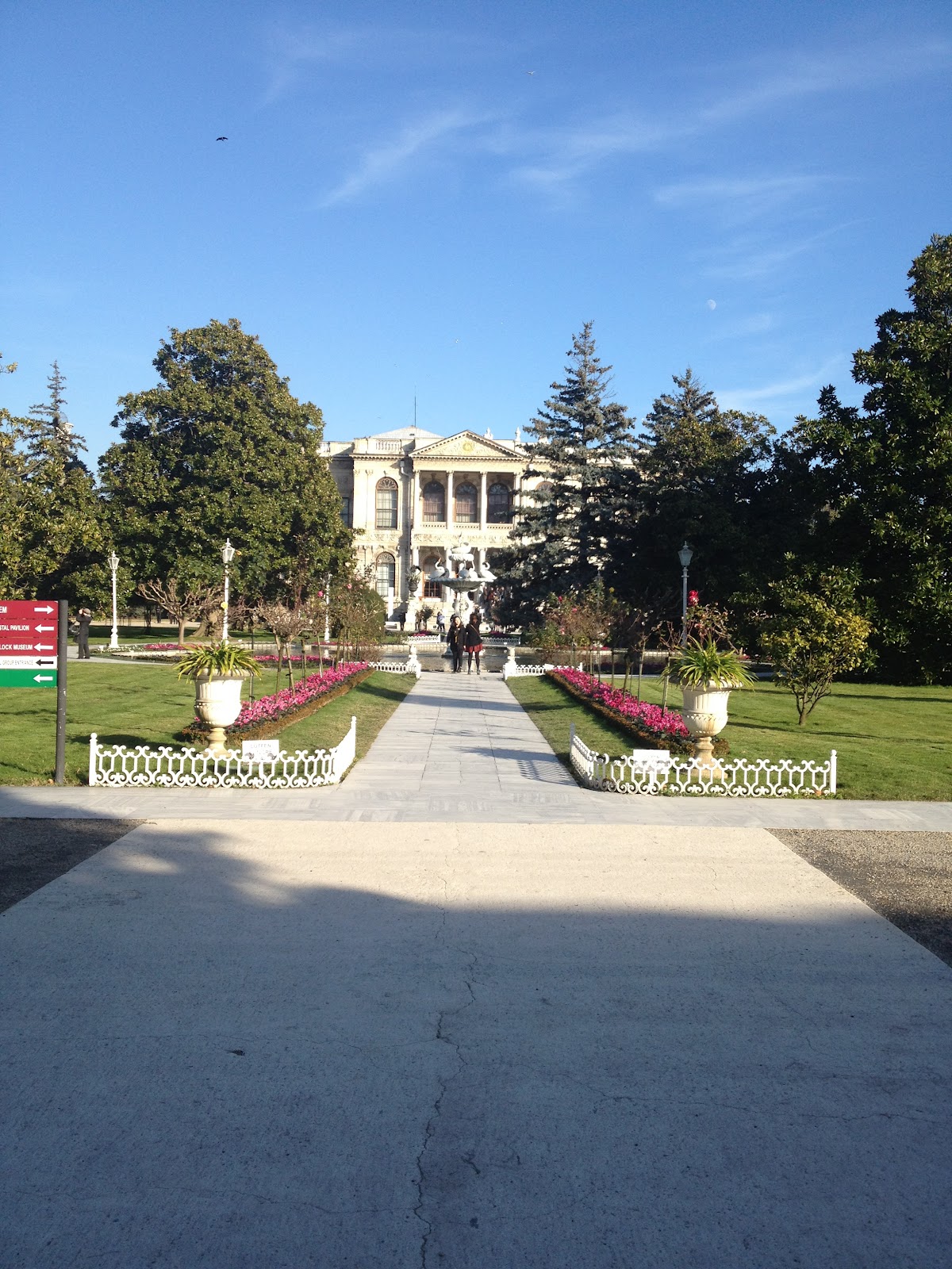 Almzn: Dolma Bahja Palace