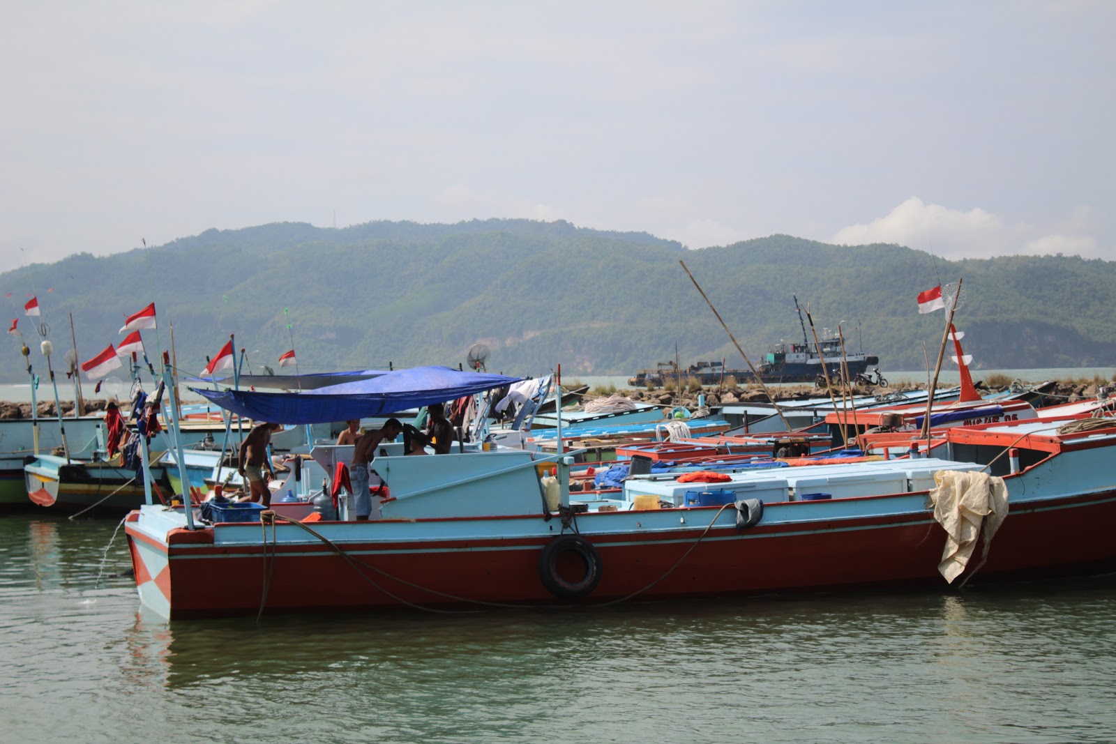 TAMPERAN : Wisata Pantai & Pelabuhan Perikanan Pacitan