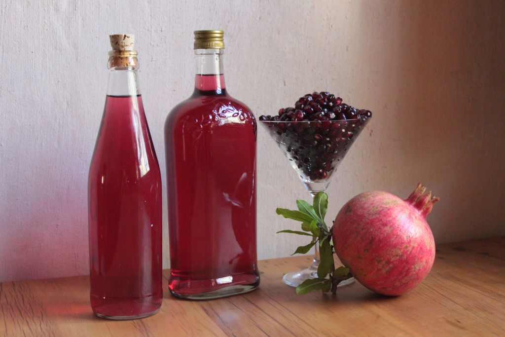Towerwater Aan De Breede: Making Pomegranate liqueur and sorbet