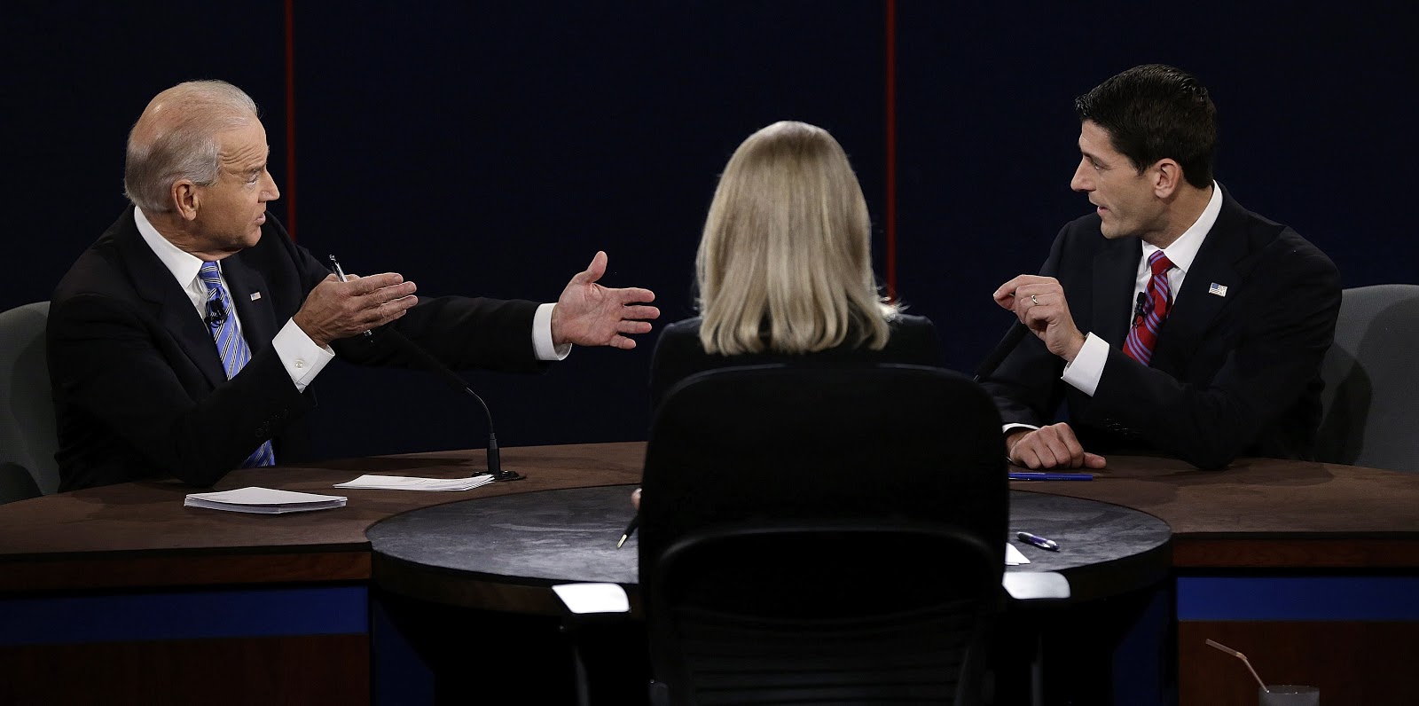 Body Language & Emotional Intelligence: Nonverbal Communication ...