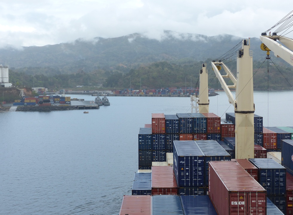Mayotte: La lutte des dockers du port de Longoni | HabarizaComores.com ...