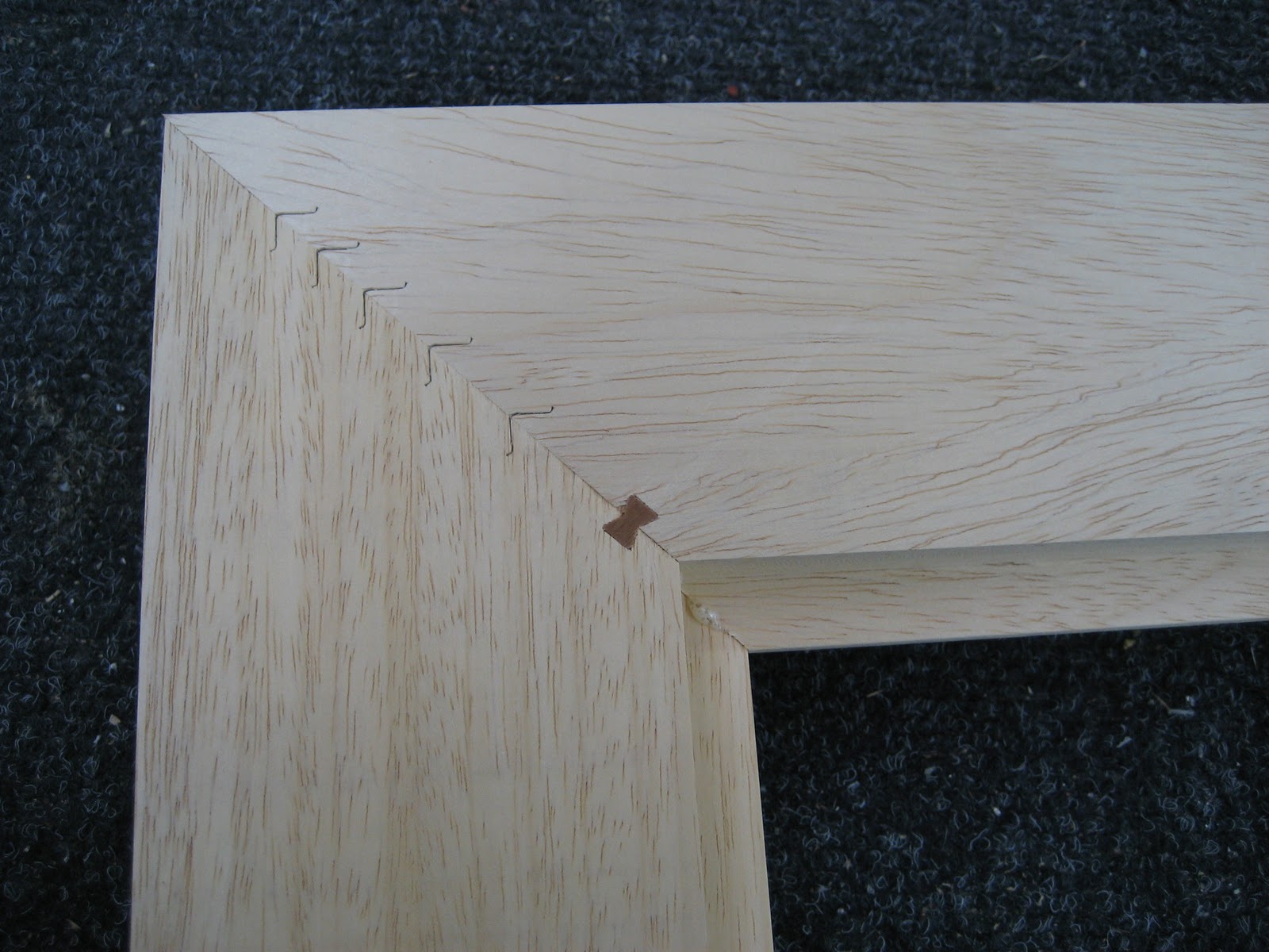 Framemaker: Holding the corners together