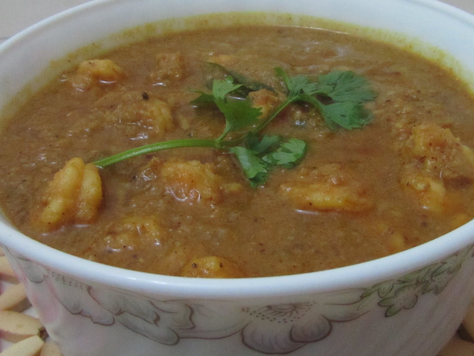 Latha's Kitchen: ANDHRA PRAWN CURRY / ROYYALA KURA