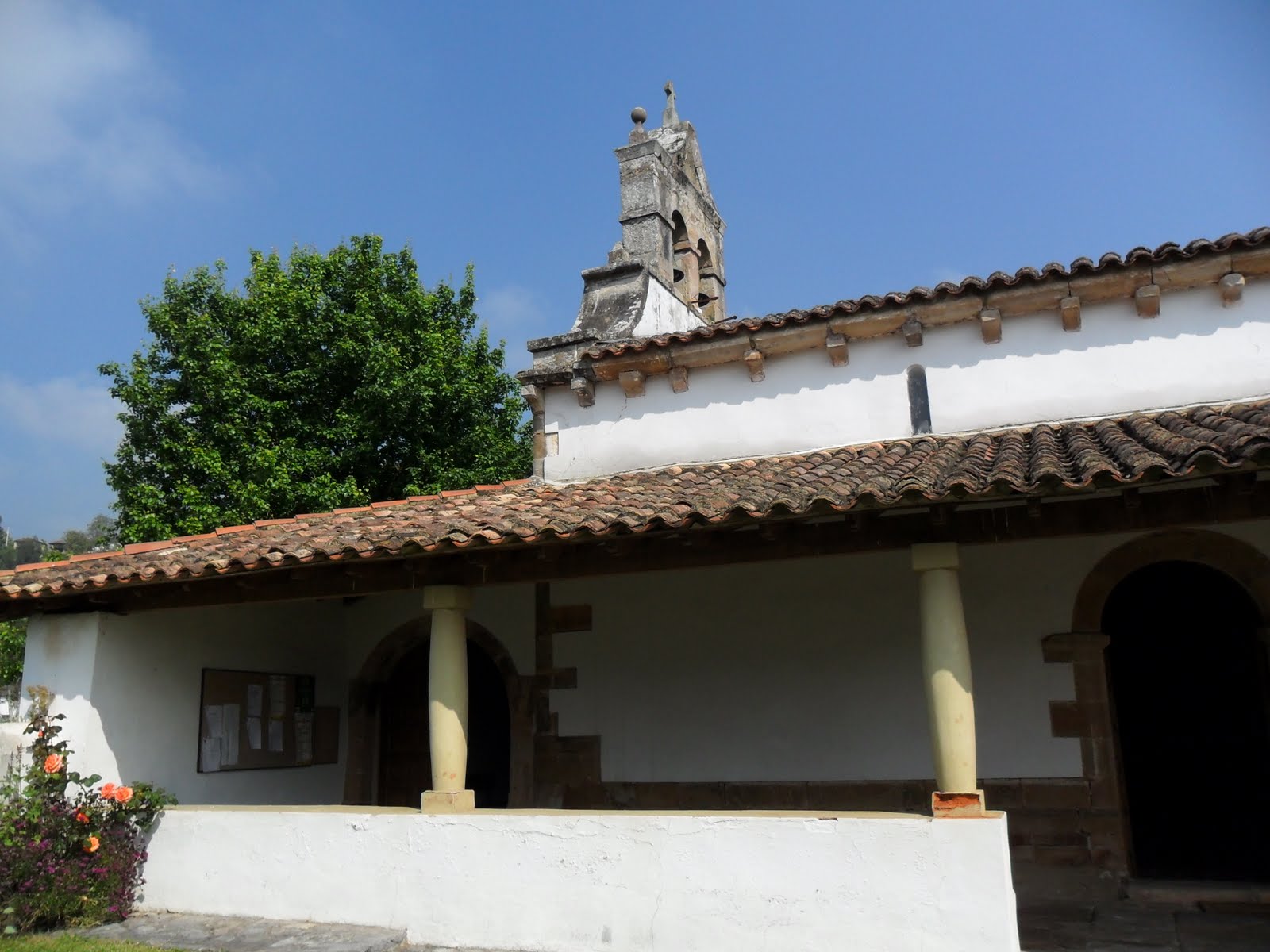 TUTTIFRUTTI: CAMOCA,LUGÁS y AMANDI (Románico en Villaviciosa)