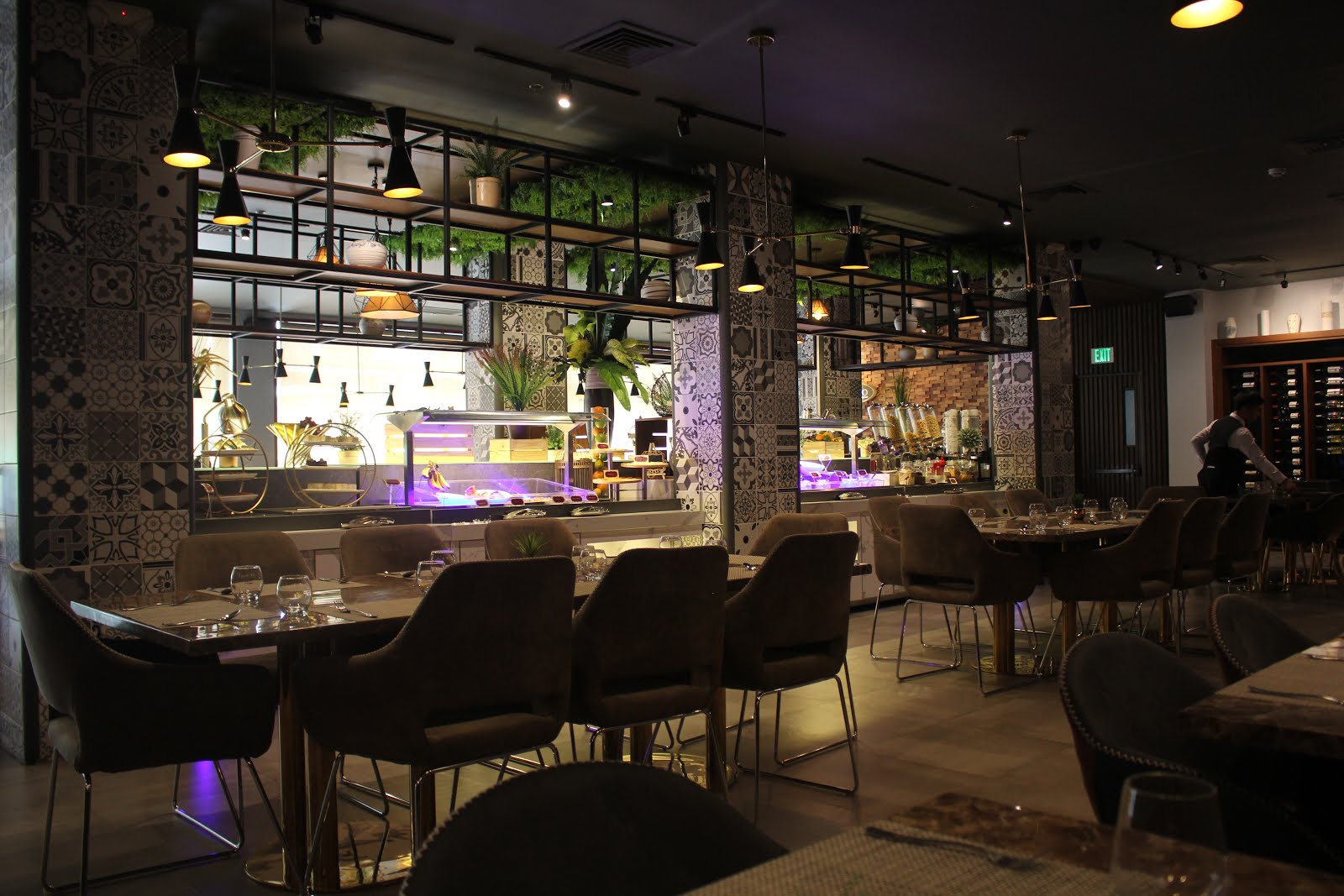 Stay, Stray, Play and Feast: Marison Hotel: The Very Best in Legazpi