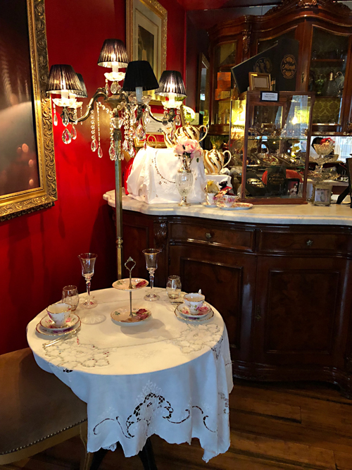 Kriss Poison: Gothic Tea Party!