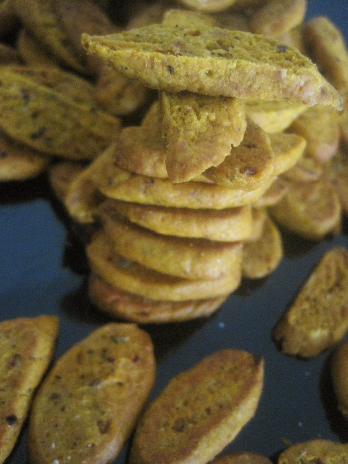 فْقّاسْ مالْحْ / Moroccan Mini-Fekkas or Mini-Fakkas With Dried ...
