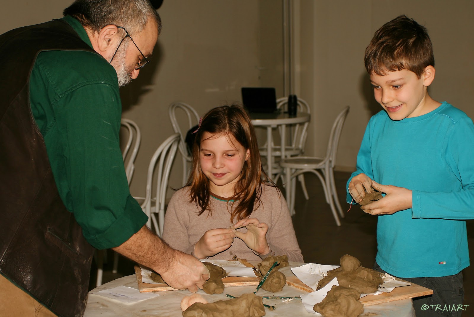 Cursuri de modelaj în lut: Măşti din lut