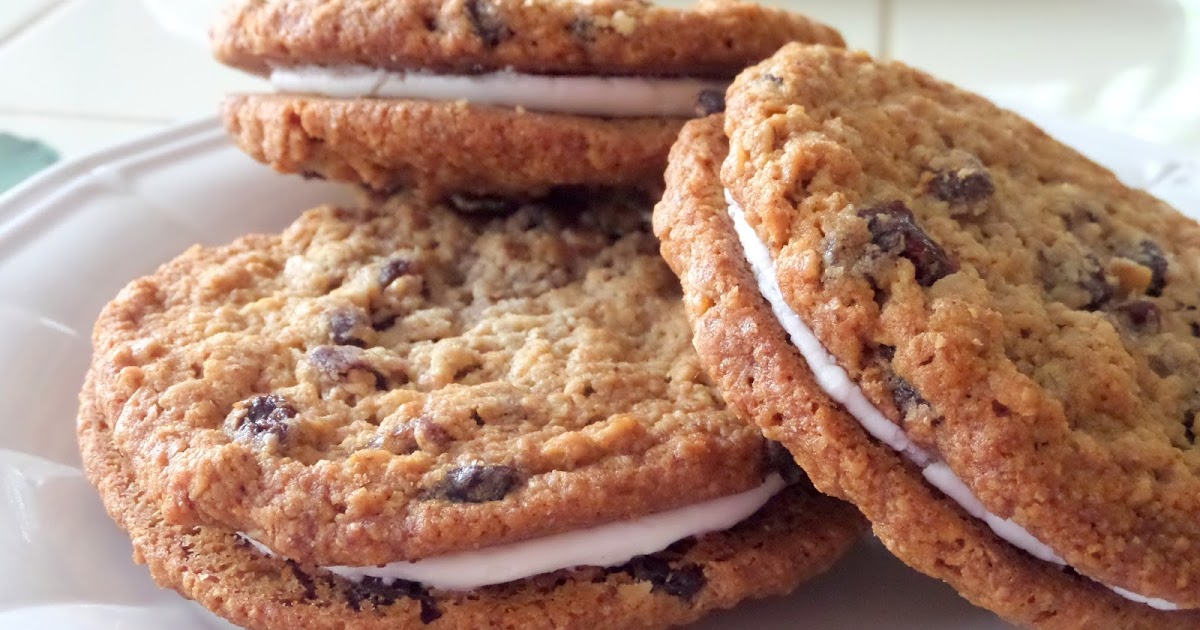 Welcome Home Blog: Oatmeal Raisin Cream Whoopie Pies