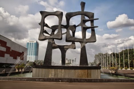 Interpreter System: MONUMEN DAN PATUNG DI JAKARTA (6)