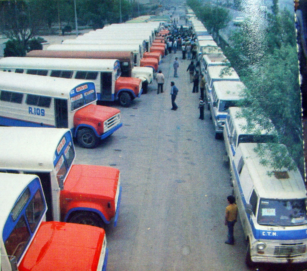 Monterrey, México: Camiones trompudos