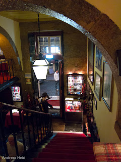 Heid-ing Around The World