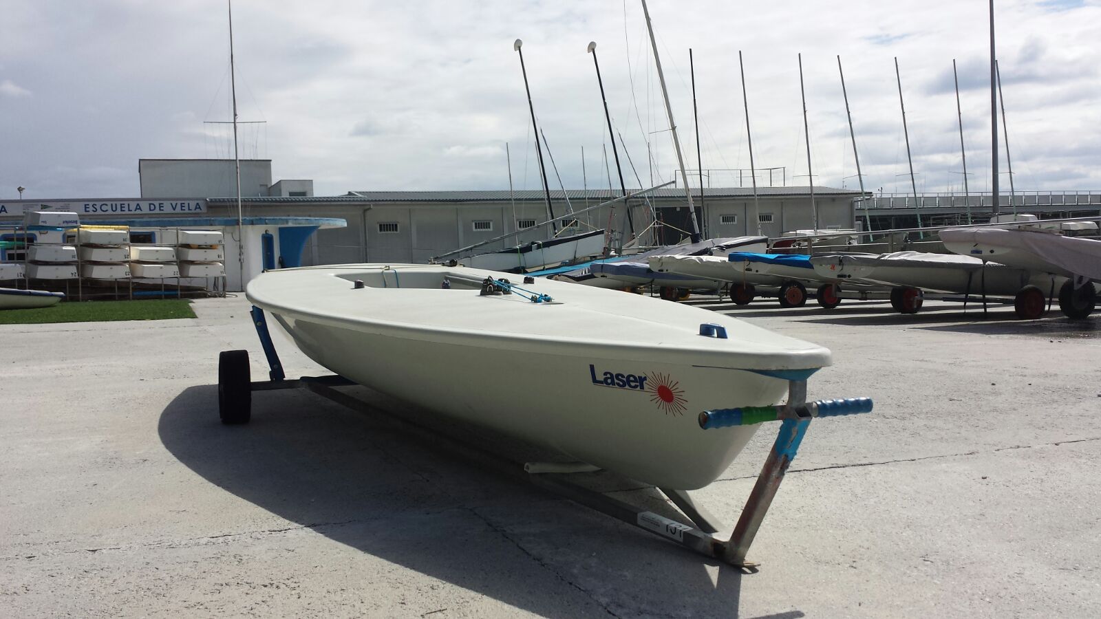 EuskoLaser.com: VENDIDO. Venta barco Laser 4.7 / Radial. 189xxx