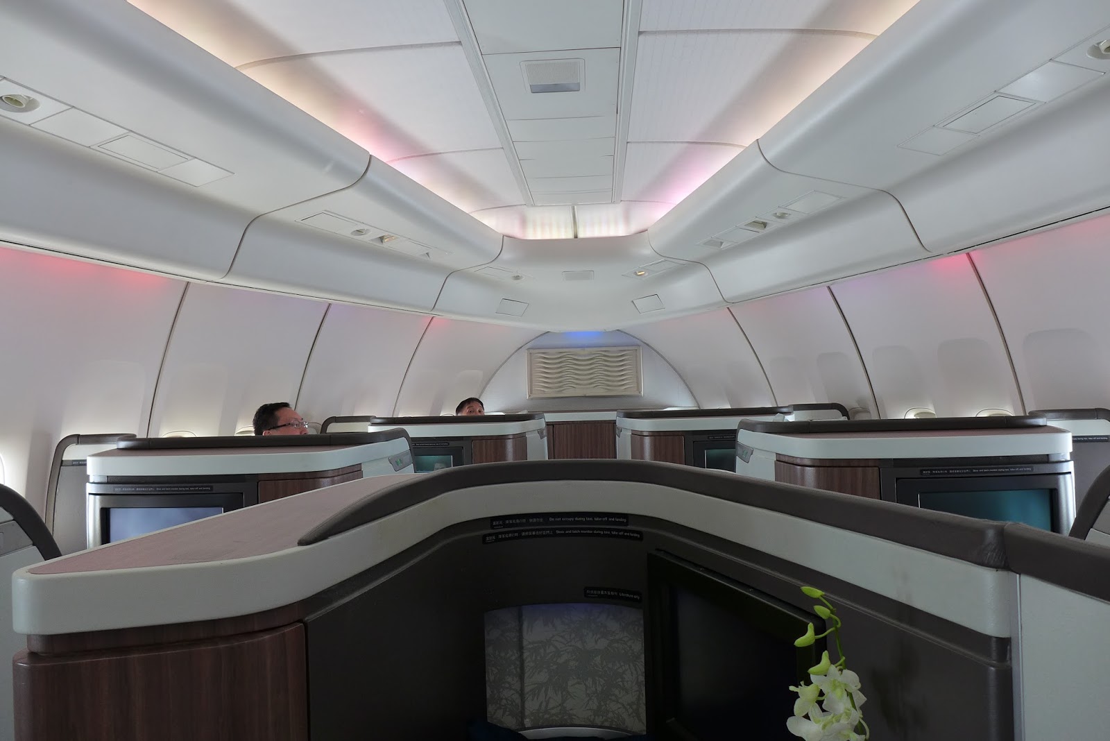 The Final Flight of Cathay Pacific Boeing 747-400, First Class service ...