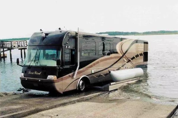 ITA: water buses that can move on water and land