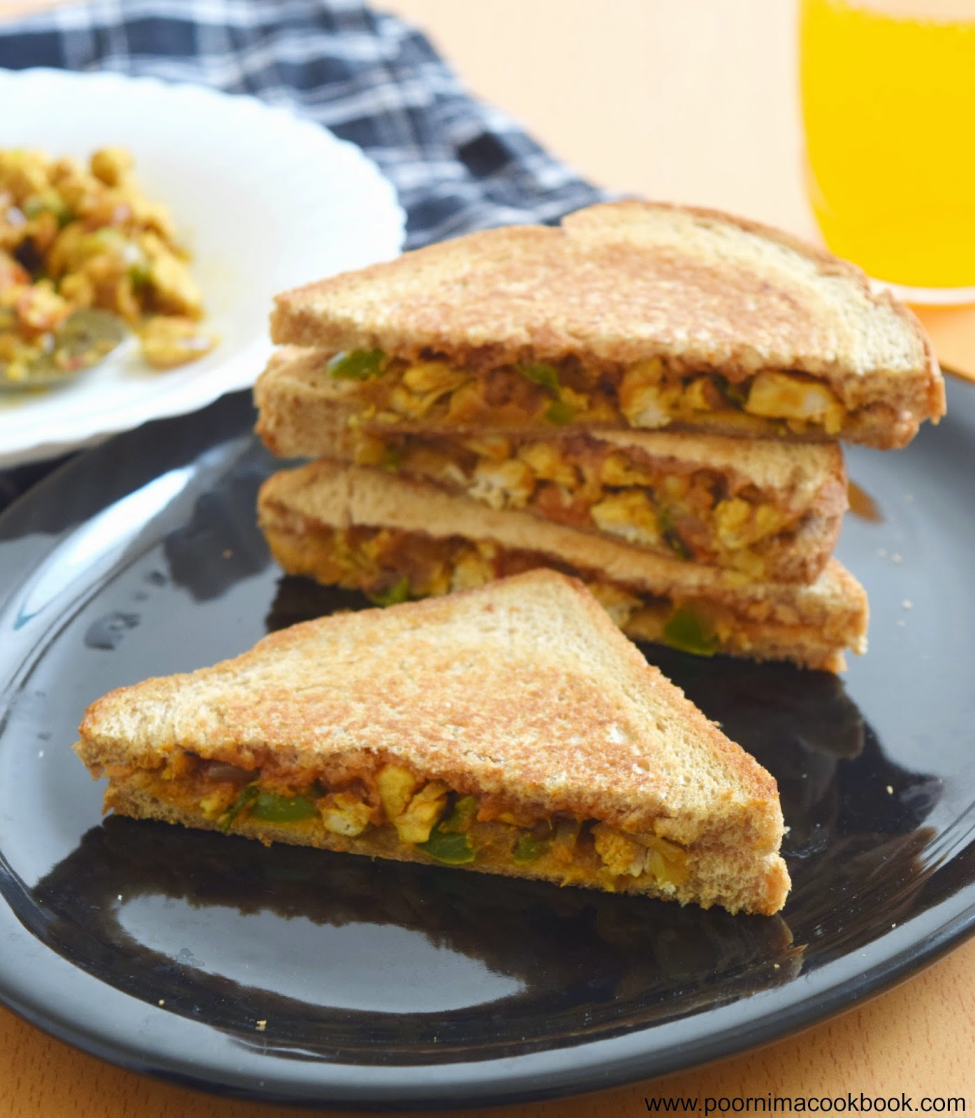 Poornima's Cook Book: Spicy Capsicum Chicken Sandwich