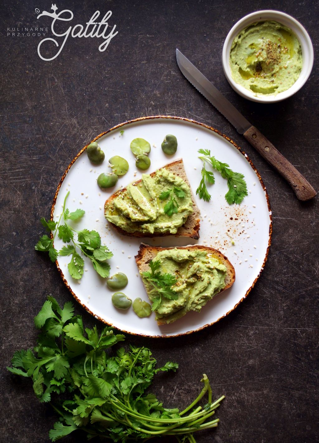 Zielony hummus, pasta z bobu