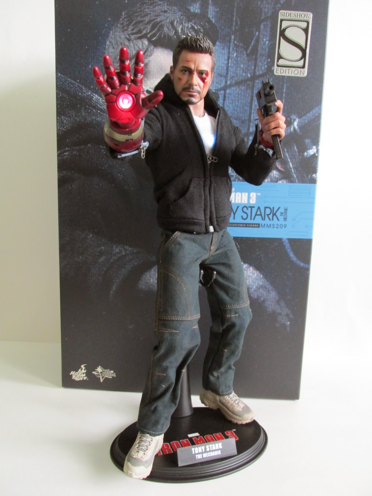 Hot Toys 1/6th scale Tony Stark The Mechanic | Toy RE:action