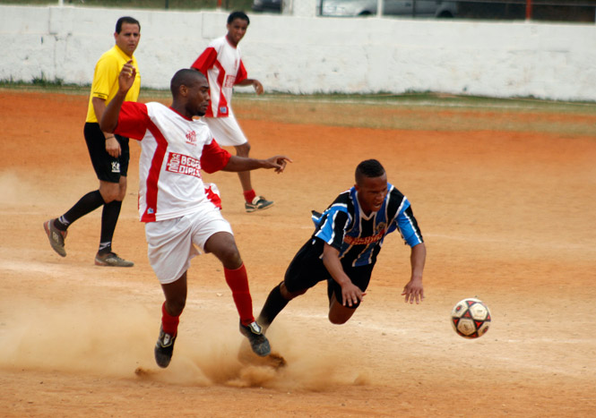 O UNIVERSO DA ARBITRAGEM DE FUTEBOL: O papel do árbitro de futebol