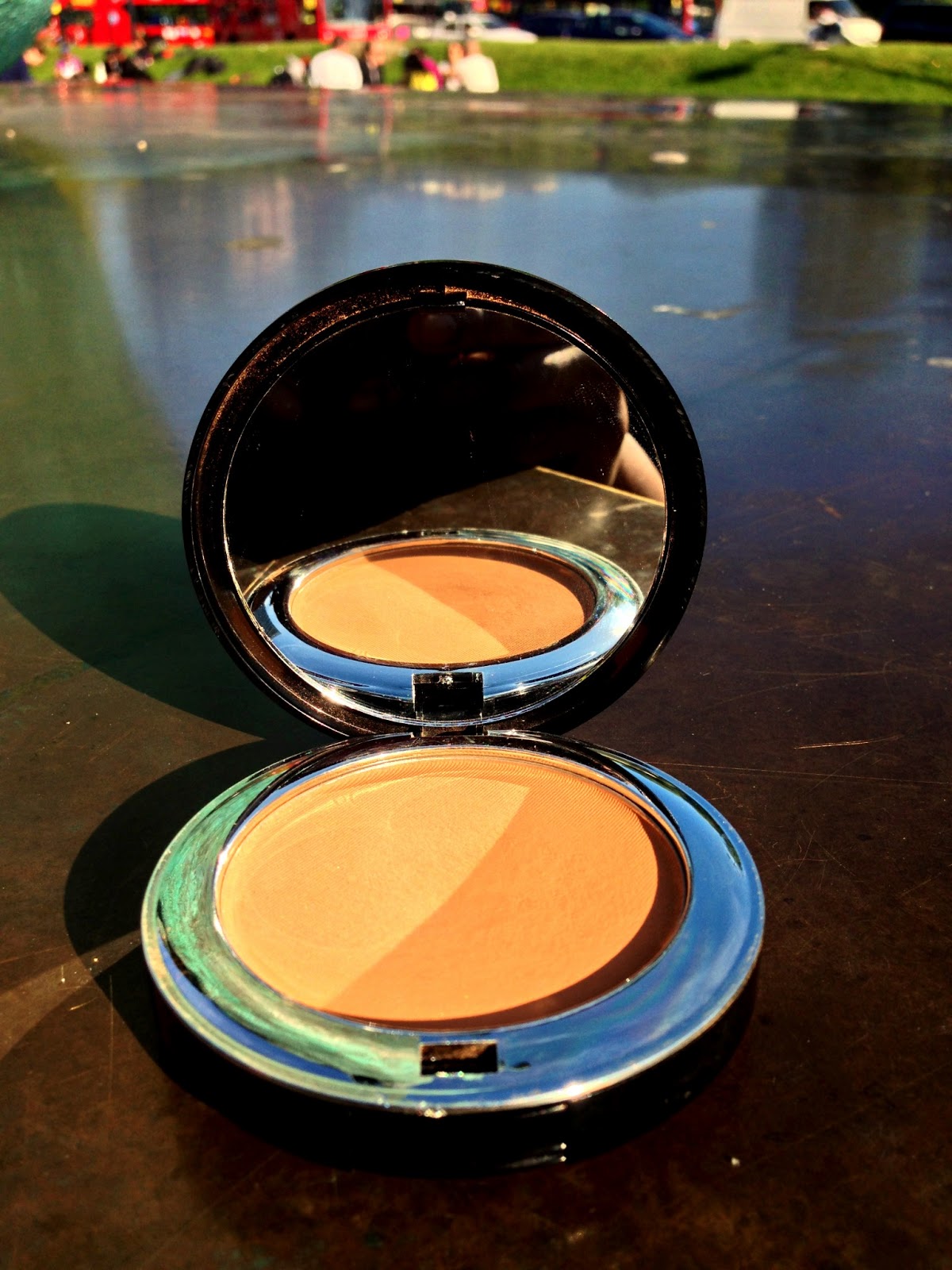 FashStyleLiv: Bella Pierre Mineral Compact Foundation Review