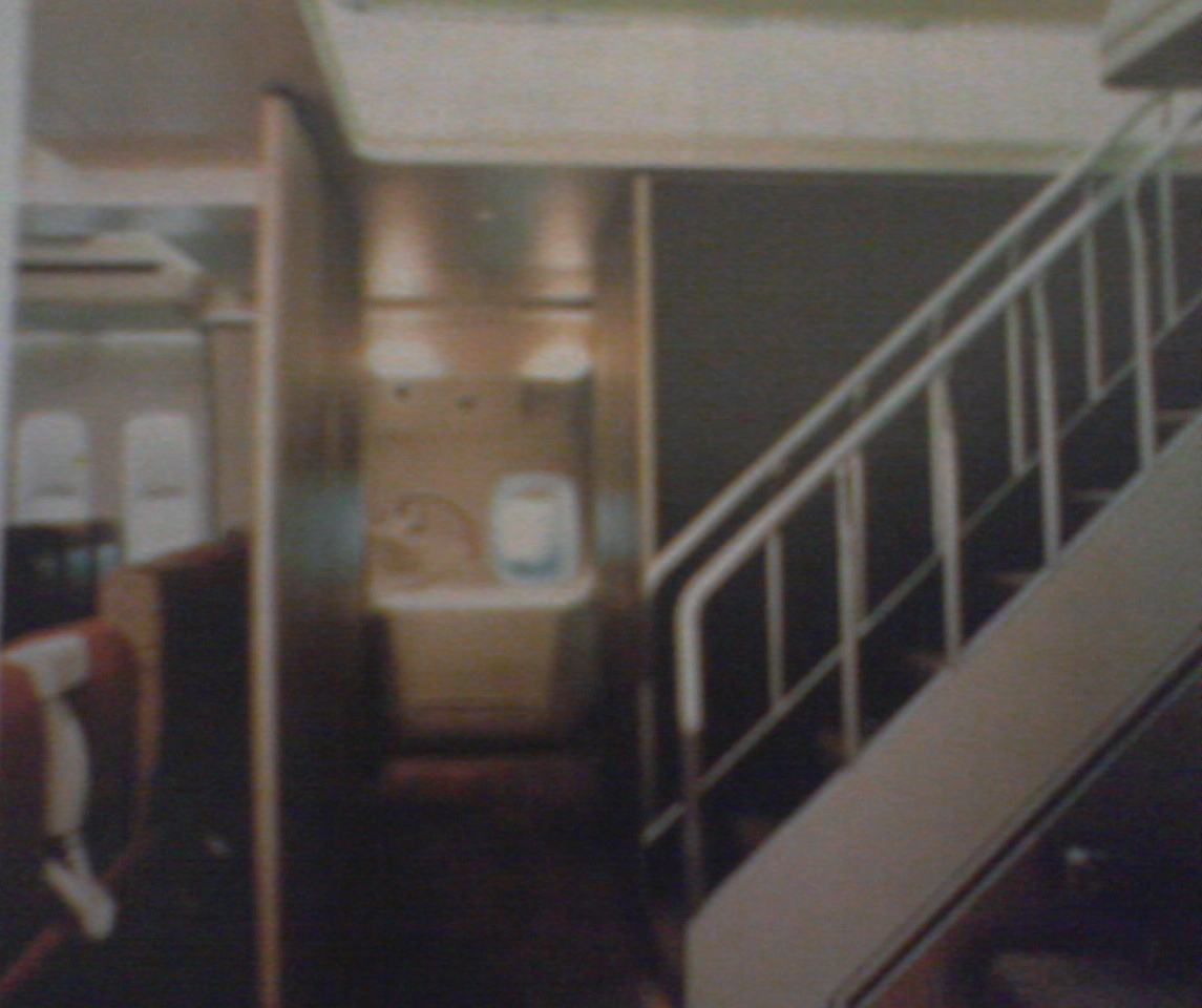 "up,up and away?": Boeing 747-300 interior with staircase to uperdeck ...
