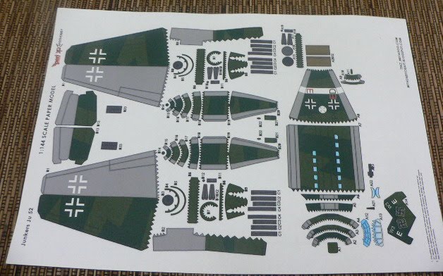 Junkers Ju 52 1:144 "the dock" - Papercraft4u | Free Papercrafts, Paper ...