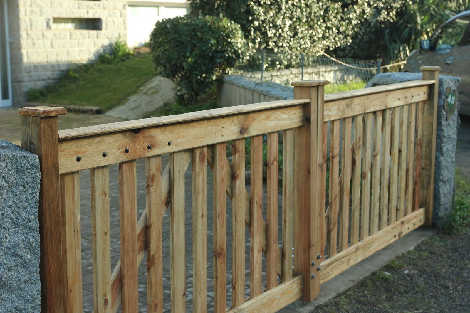 Pallet Wood Driveway Gates Detailed Step-by-Step Design & Construction