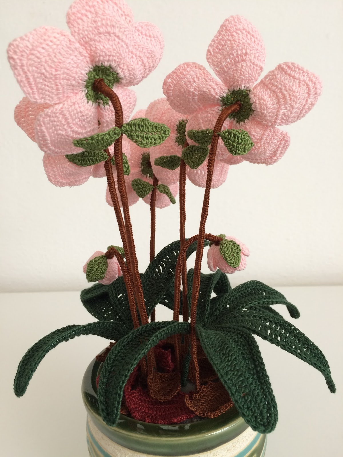 How to crochet a Christmas Rose Helleborus