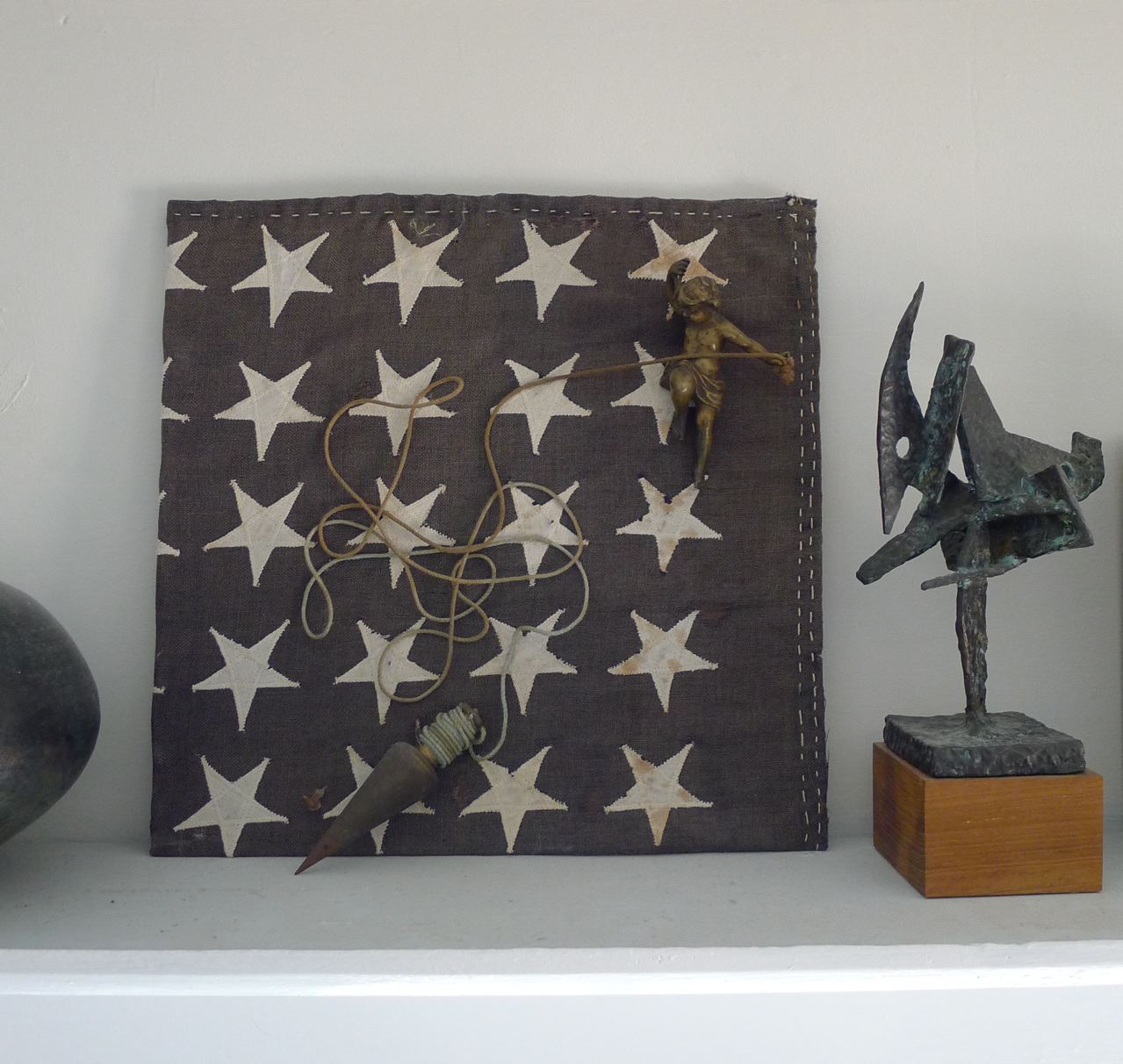 An Urban Cottage: Black and White