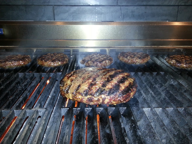 Burger Me! A London Burger Blog: [Biggest Burgers in London] The 32oz ...