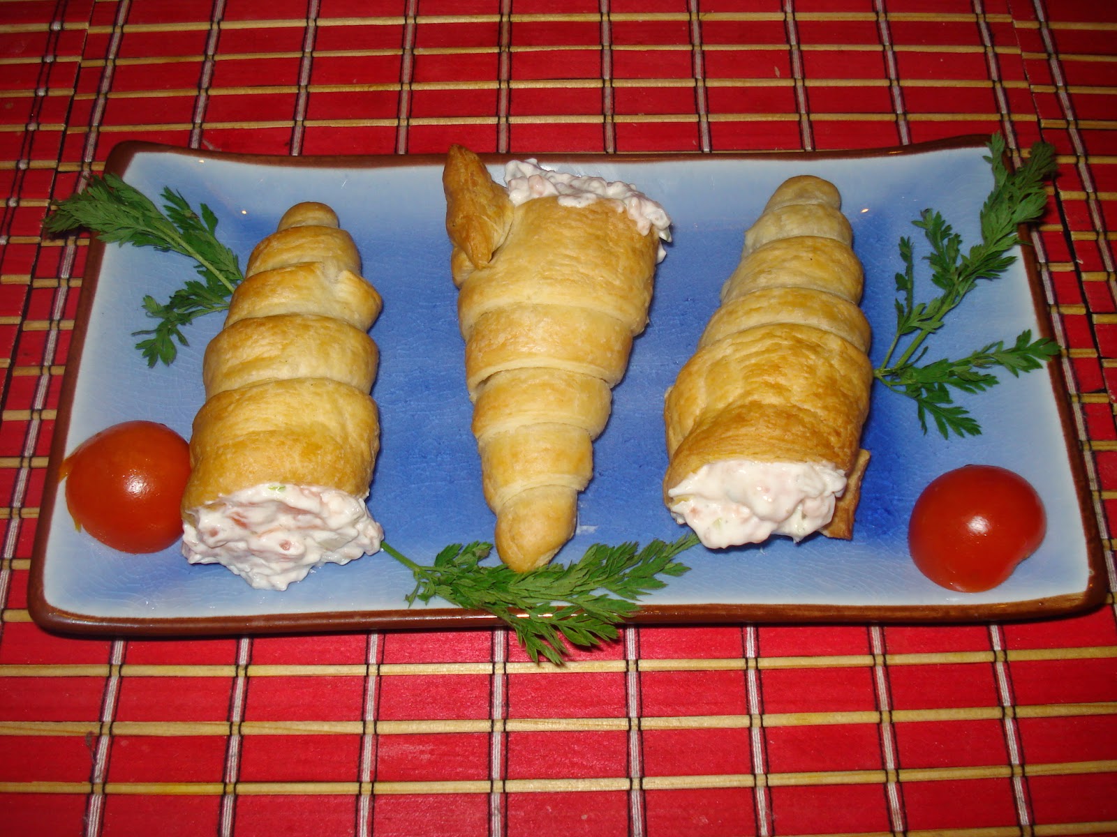 Recetas de la Familia Montalvo: CANUTOS DE CREMA DE SALMON