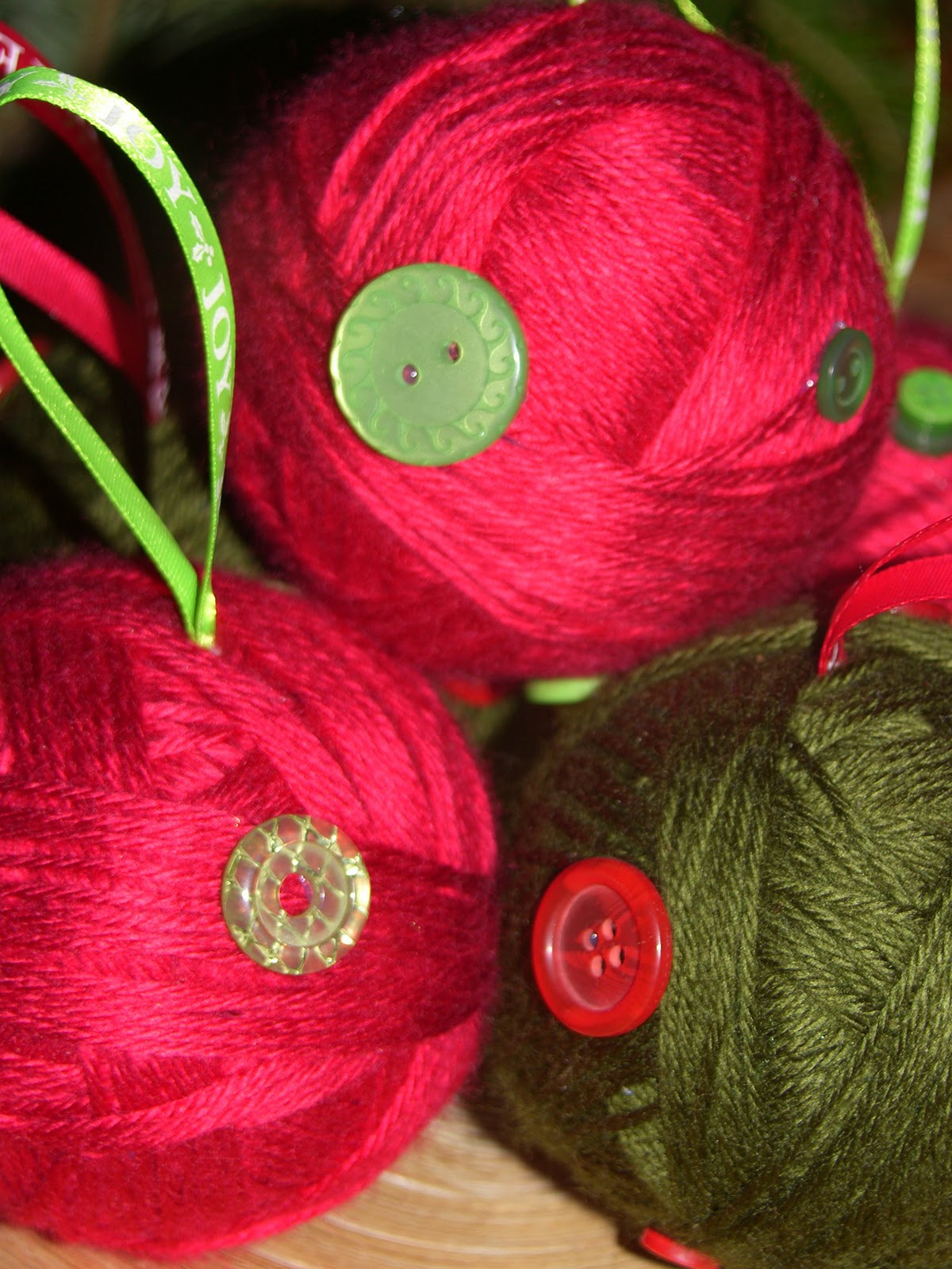 Wool Button Ornaments!! - The DIY Dreamer