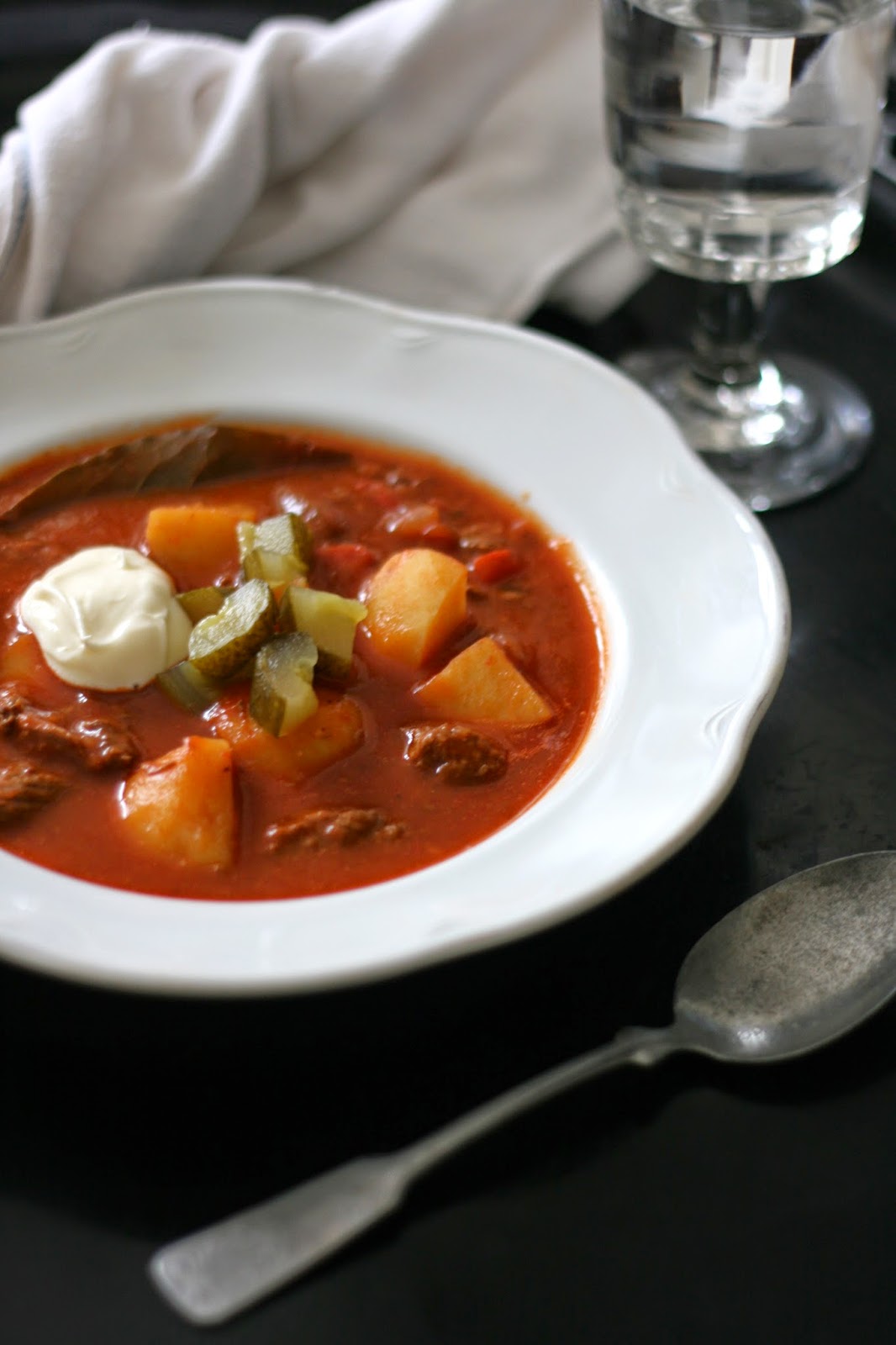 DILLIÄ JA PIPARJUURTA: Gulassi lämmittää mieltä ja ruumista