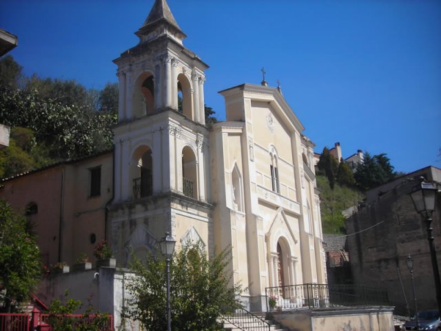 La bellissima Amantea con il suo borgo medievale lambito da un mare ...