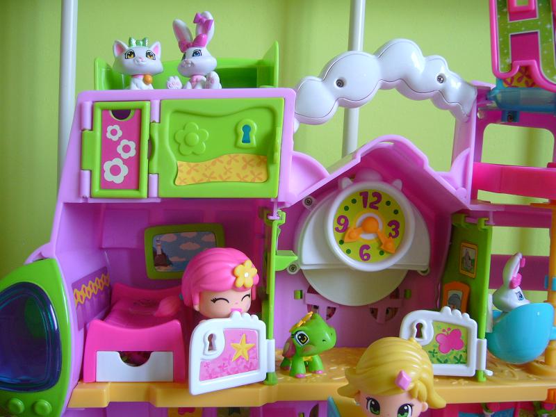 La biblioteca silvestre: JUGANDO CON EL HOTEL DE PINYPON