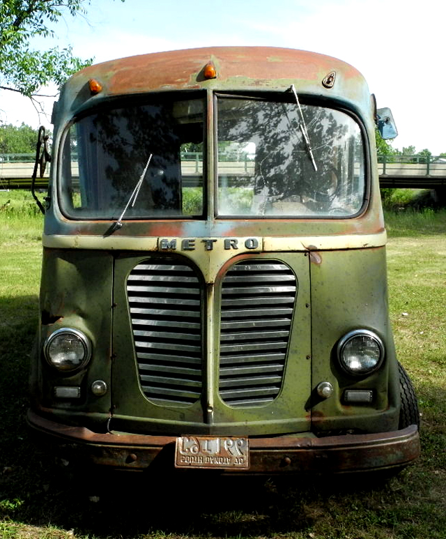 247 AUTOHOLIC: 1951 IH Metro Van