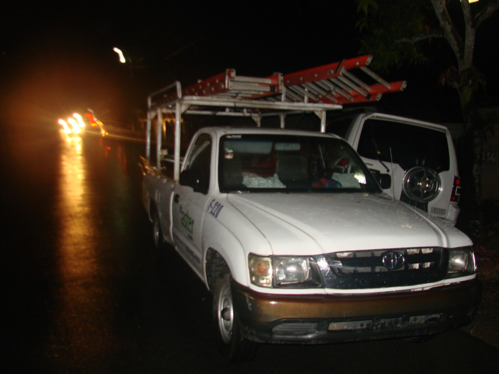 Compañías Viva y Aster instalan telecable en Villa La Mata sin permiso ...