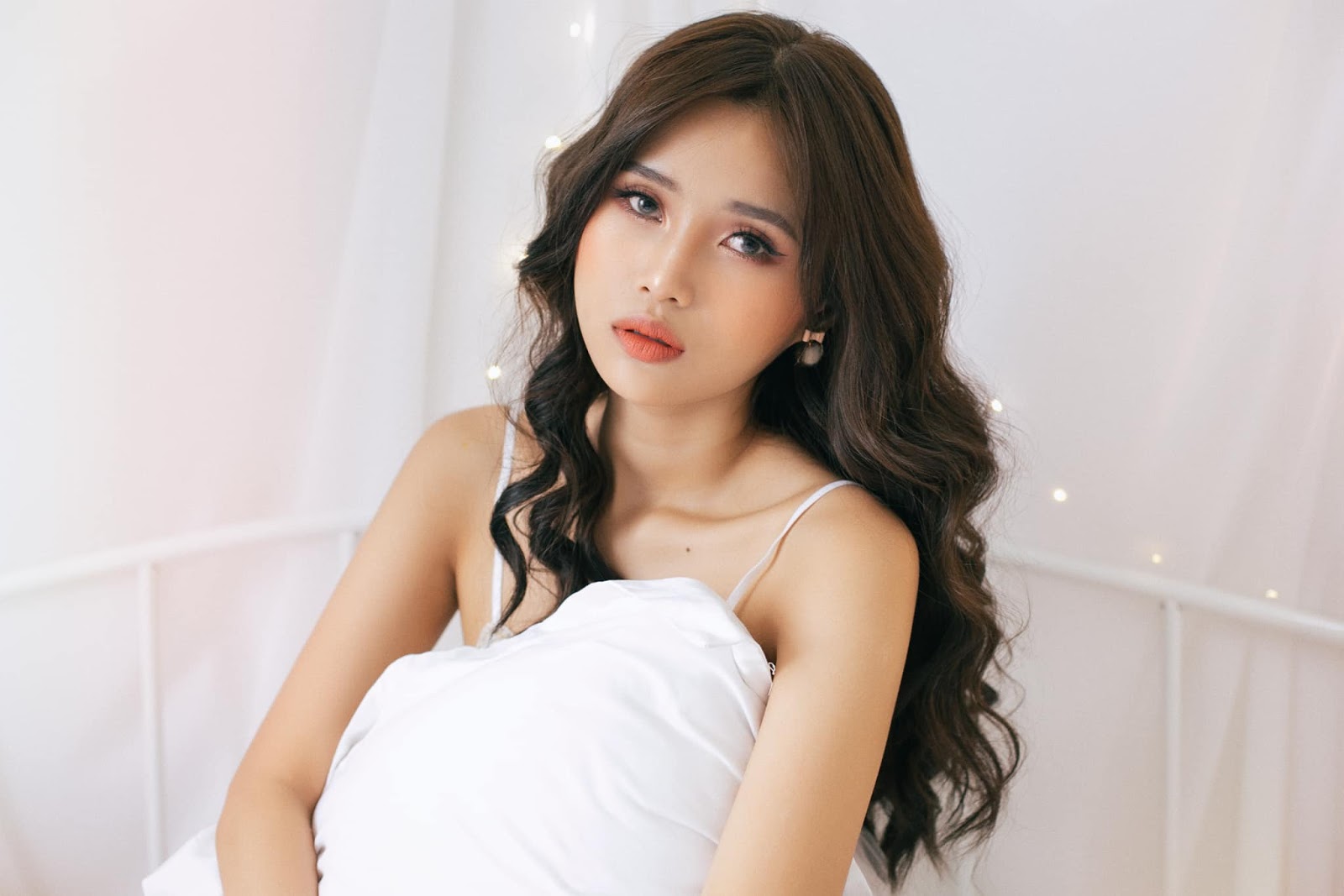 Yến Linh - Em như con cáo anh là con dê,khi em còn trẻ anh bị bede ...