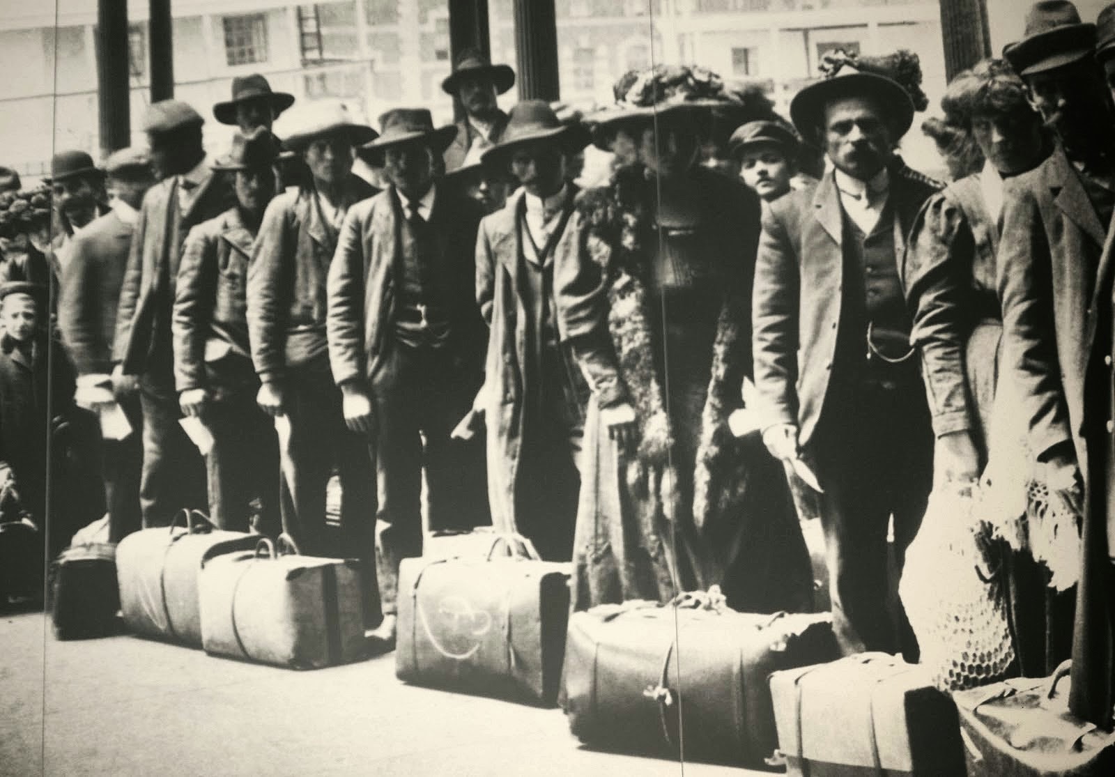 ASL DE NAZARET: LA POBLACIÓN: MOVIMIENTO MIGRATORIO : EMIGRATORIO E ...